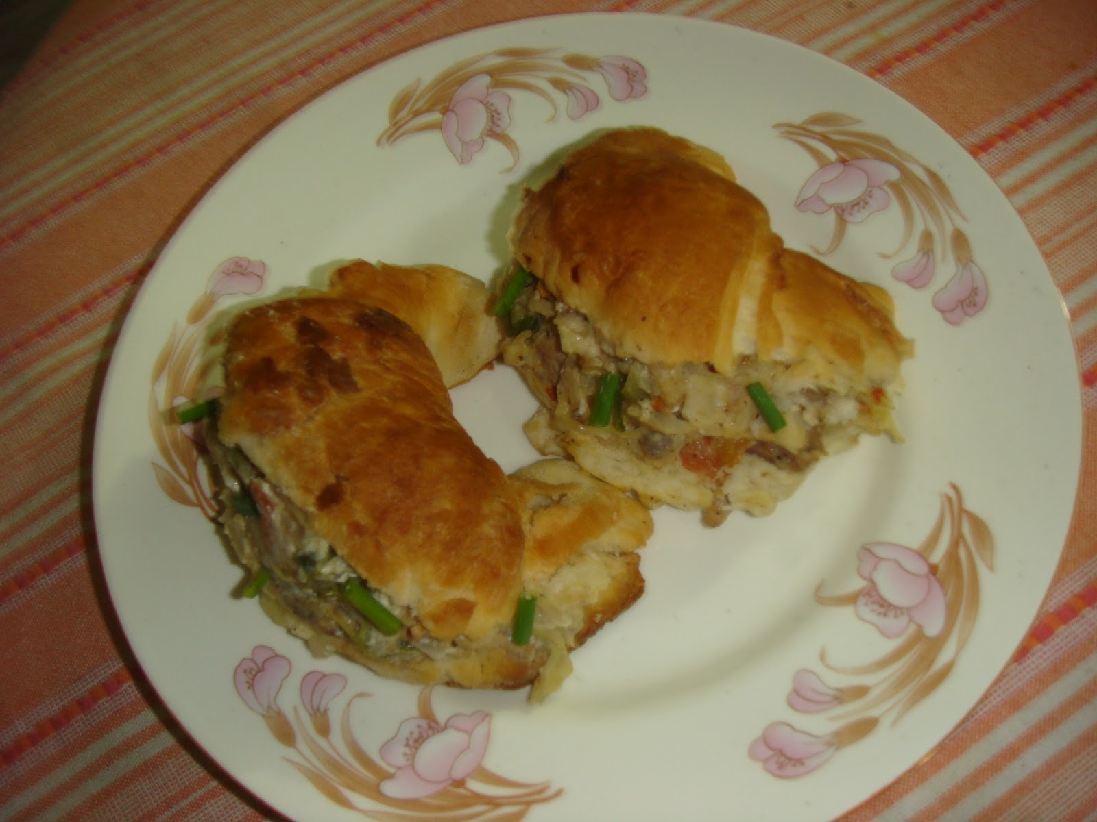 krishnokolee's kitchen: Stuffed Croissant