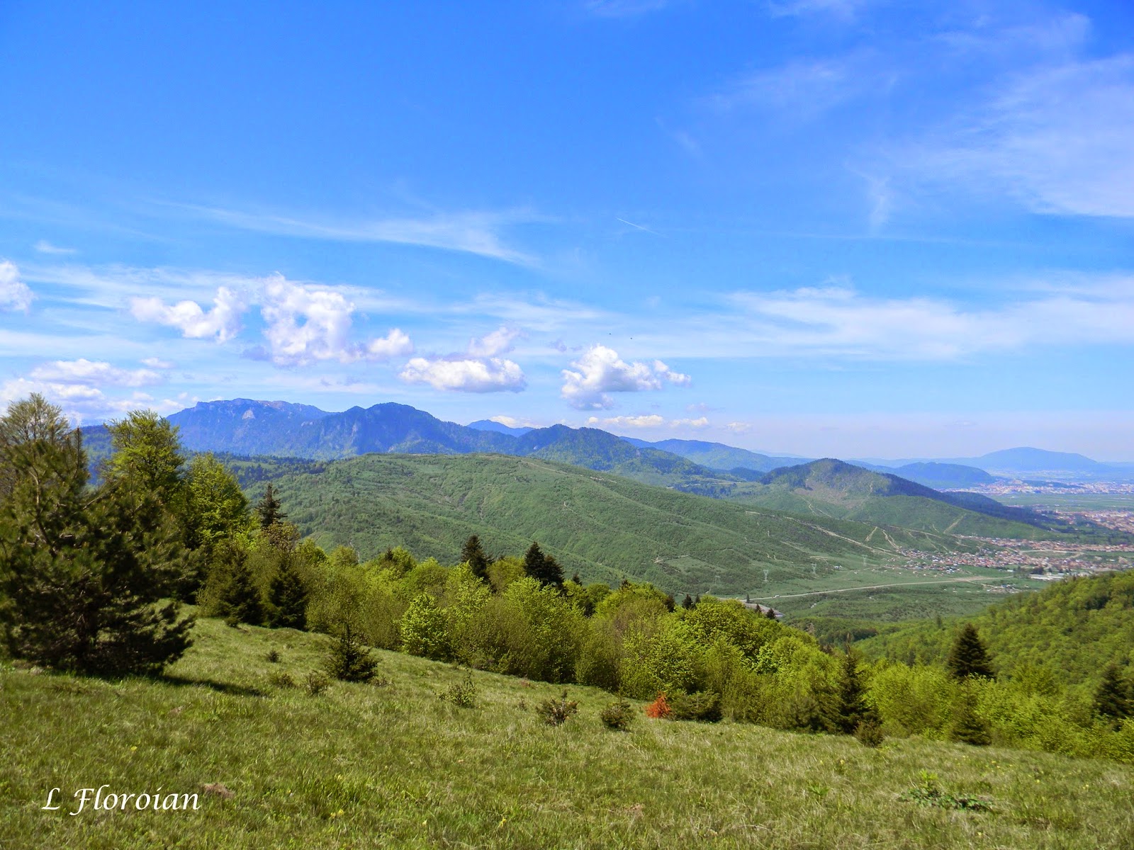 Blog de Calatorii si Drumetii Montane.: Drumetie pe dealurile de langa ...