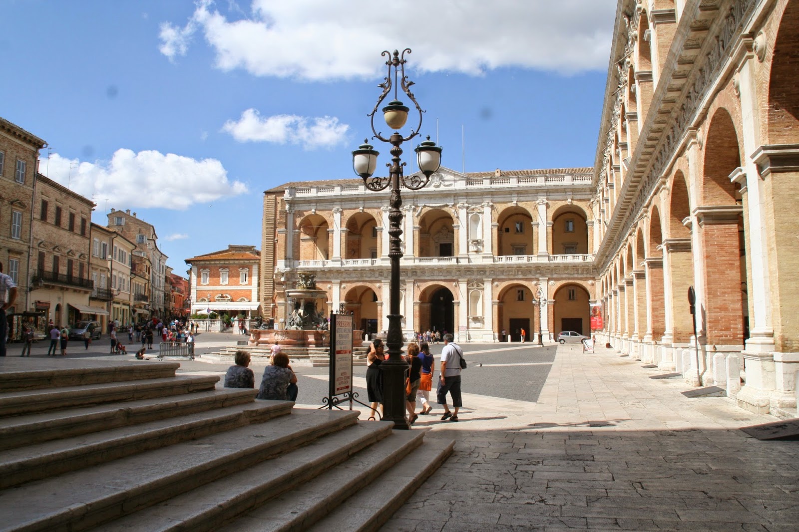 ANTROPOLOGÍA EN EL LABERINTO: Pueblos de Italia - Loreto