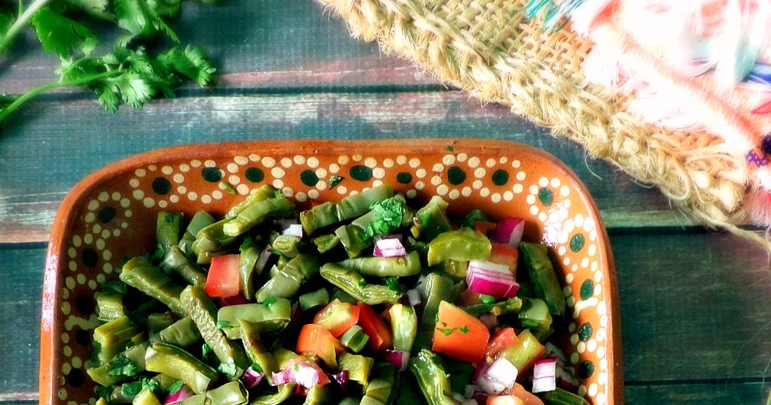 Ensalada de Nopales {Cactus Paddle Salad} & How to Cook Nopales - La ...