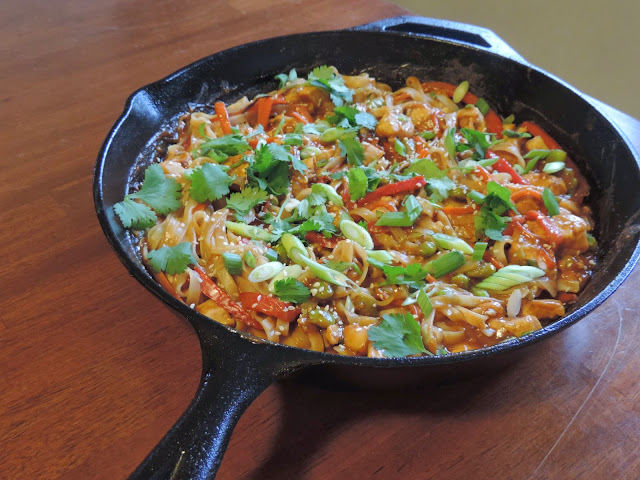 Thai Chicken Pasta with Spicy Peanut Sauce - The Kitchen Wife