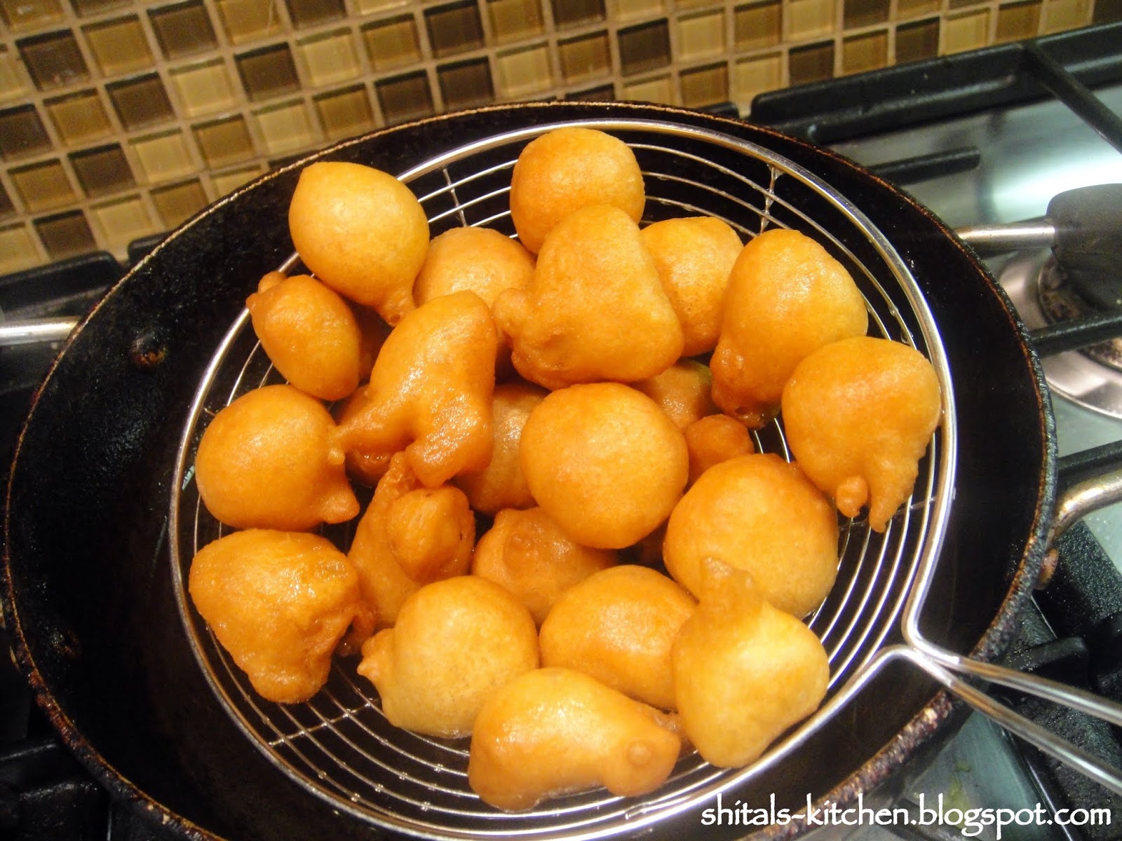 Shital's-Kitchen: Dahi Pakodi