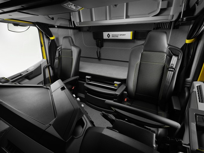 Renault Trucks apresenta série especial Sport Racing