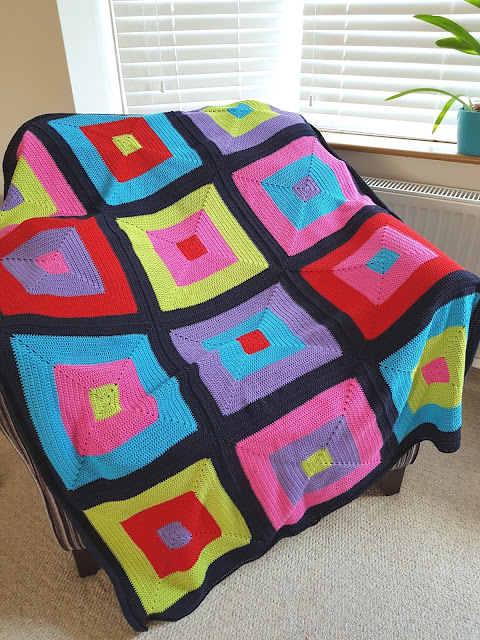 A Playful Stitch: Crochet Colour Block Blanket