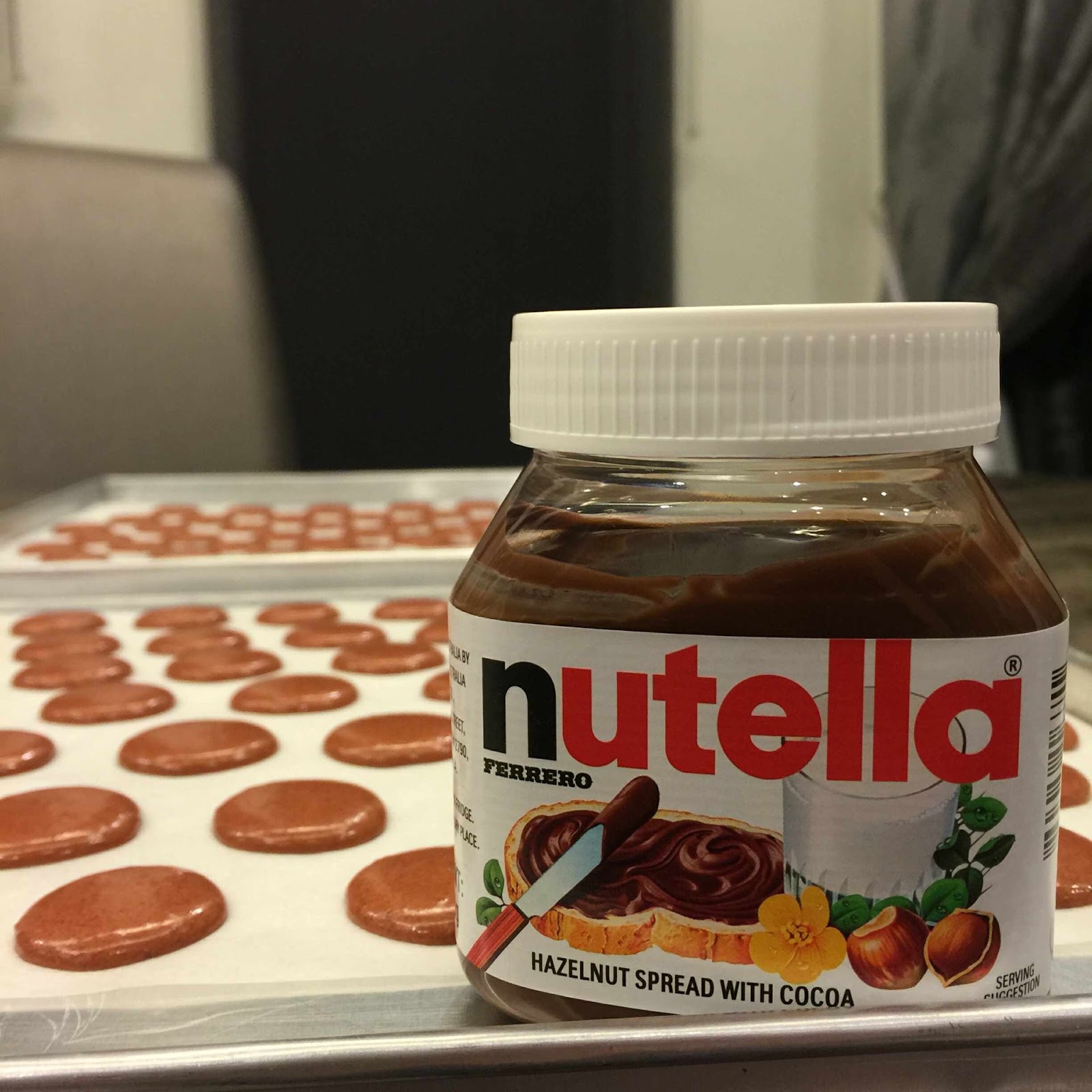 Lizzie as a Mummy: Nutella Macarons