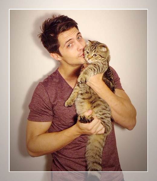 Biografia actorului BARIS ALPAYKUT aka OZAN SEZIN din serialul DRAGOSTE ...