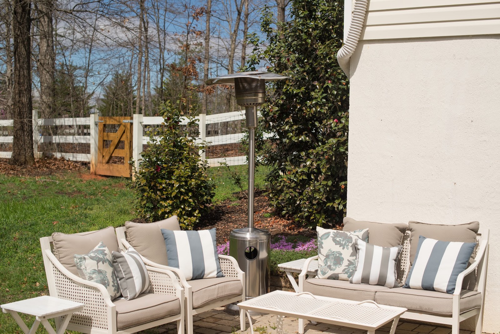 Domestic Fashionista: Spring At The Farmhouse