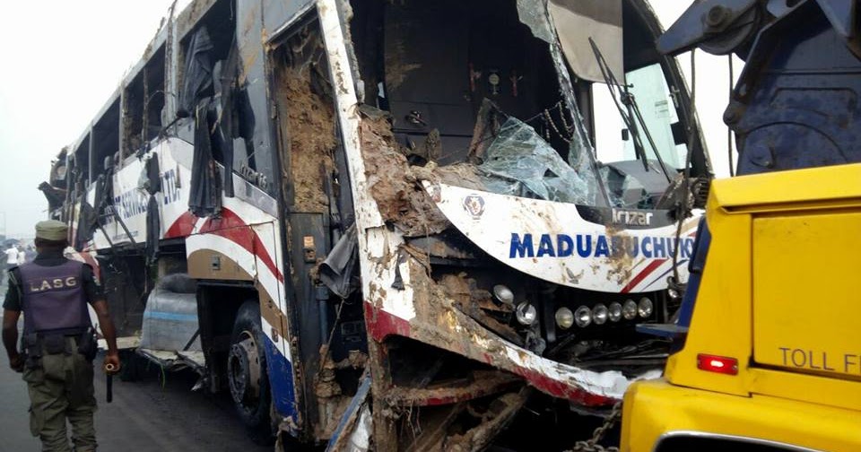 GUO MOTORS LUXURIOUS BUS PLUNGES INTO OWODE RIVER IN LAGOS (Pictures ...