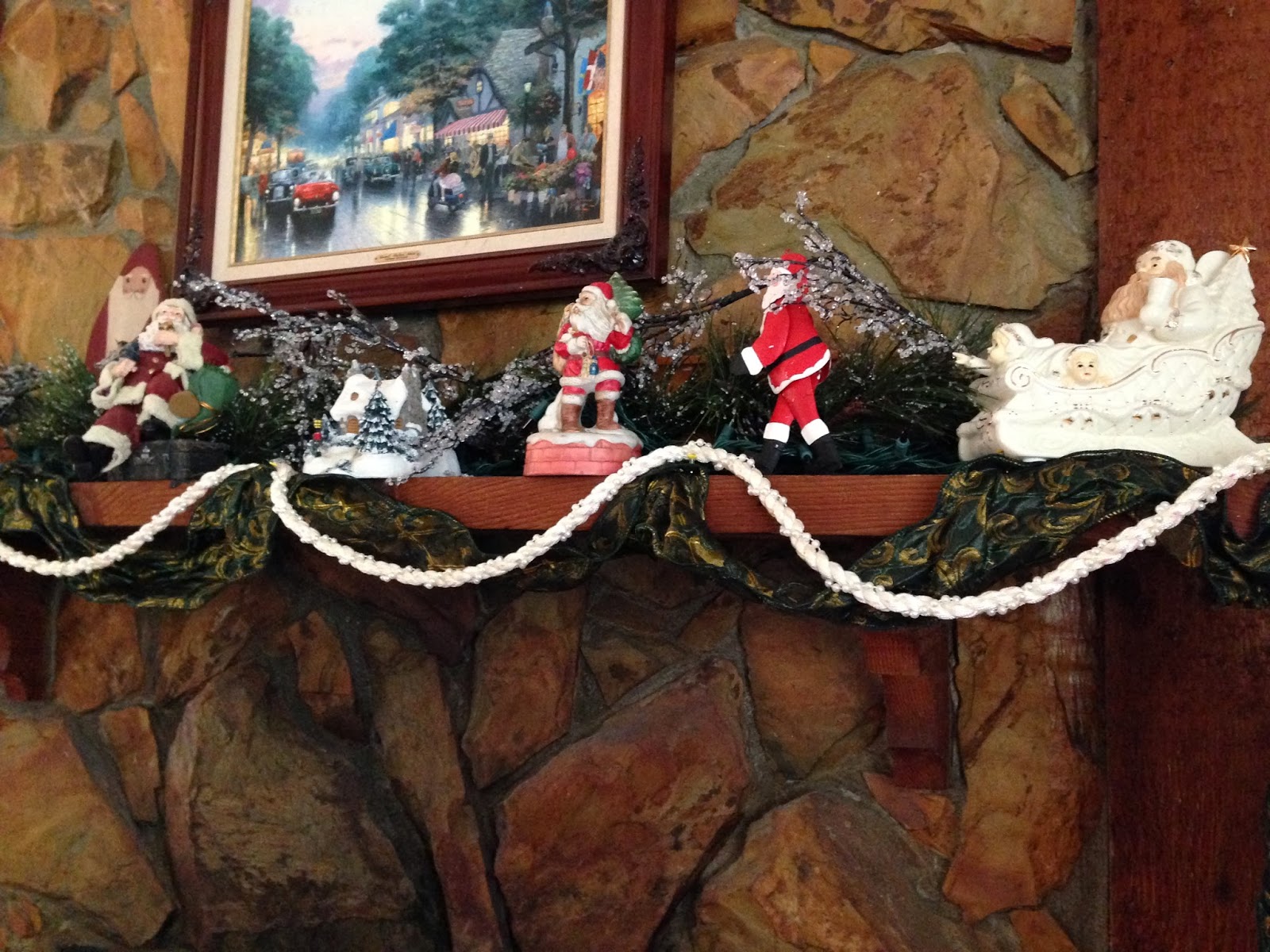 My Santa Themed Mantel