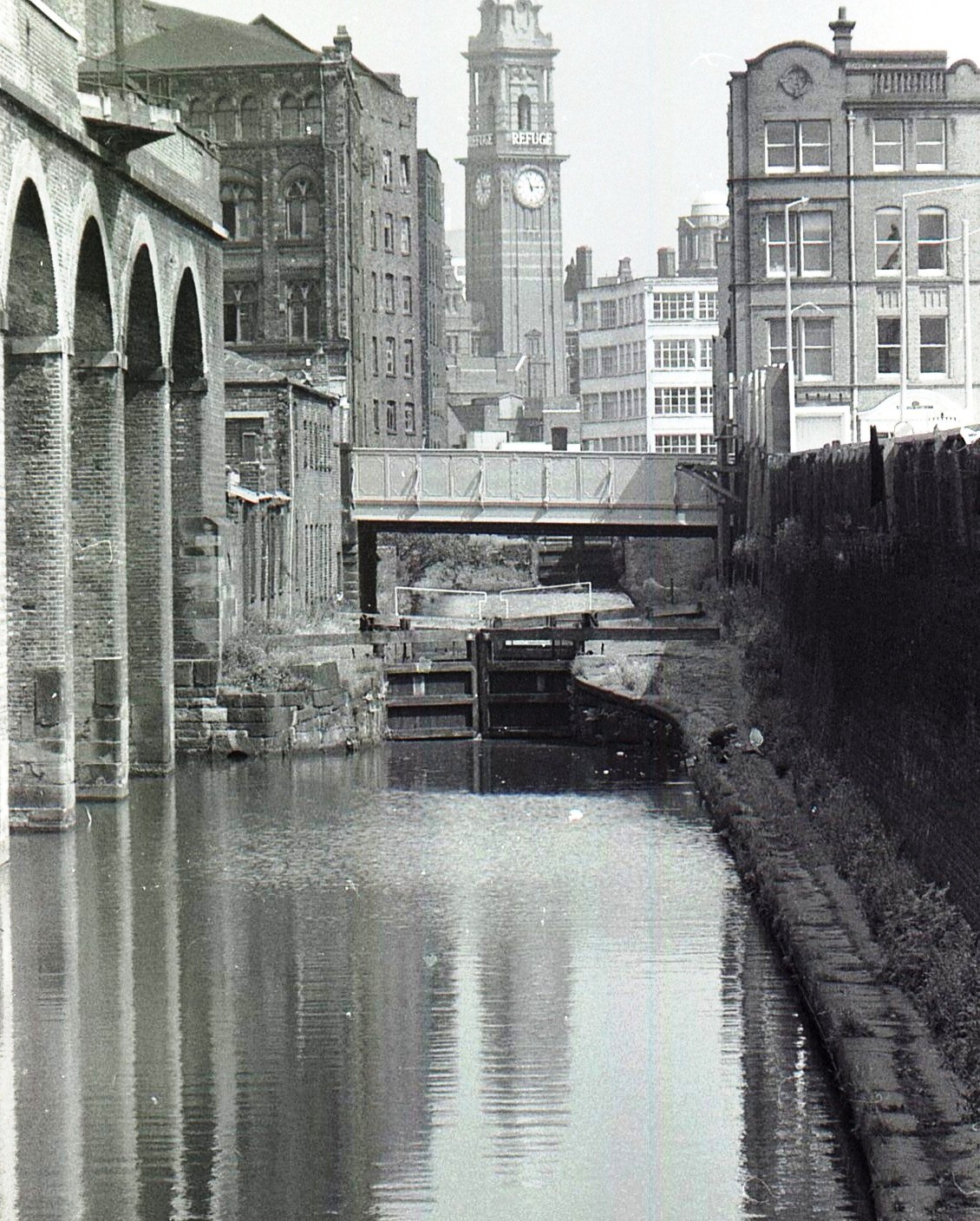 Andrew Simpson: Walking the Rochdale Canal ...... before Deansgate Locks.
