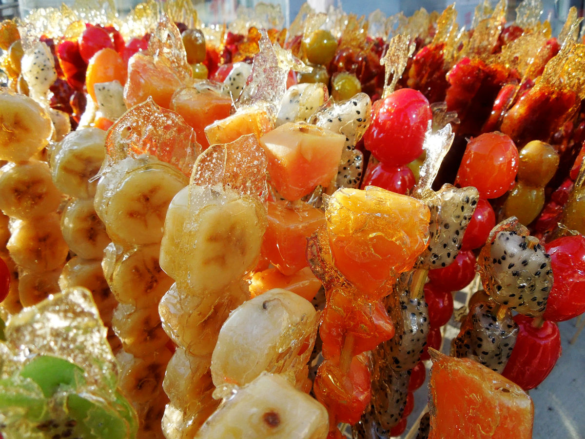 Traditional food: Tang Hu Lu - the TASTE of Beijing Hutong