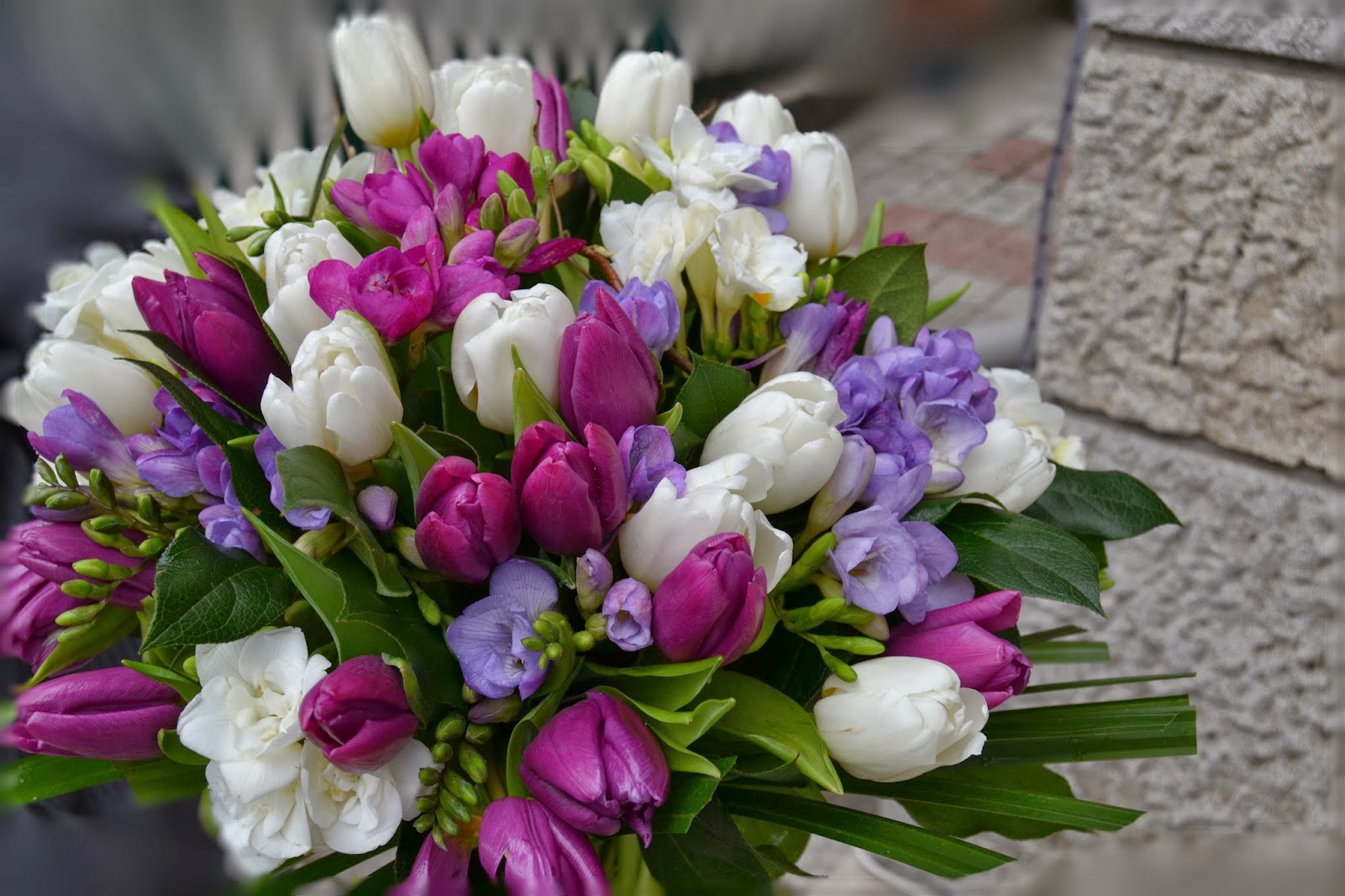 Anamaria Grama - design floral: Aranjament floral cu lalele albe ...