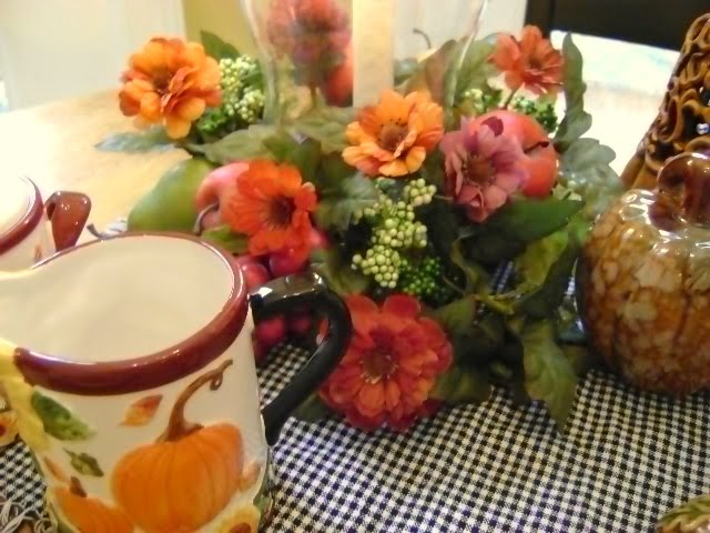 The Decorative Dreamer: Fall Fruit Tablescape