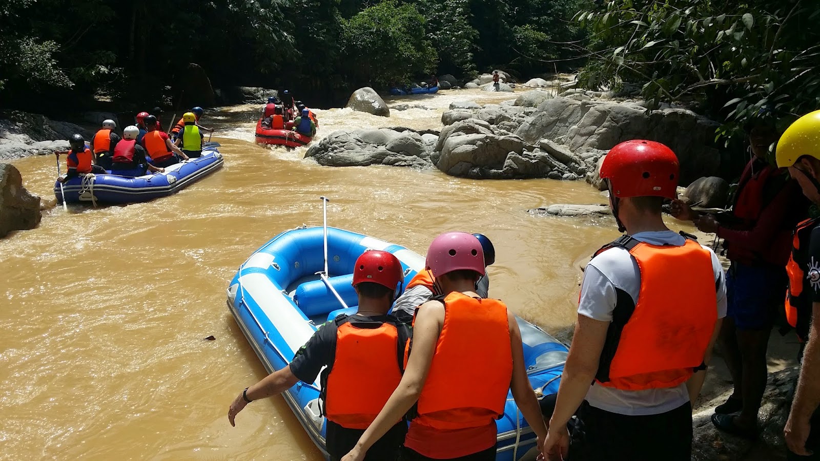 Malaysia White Water Rafting Adventure Tour: Kuala Kubu Bharu KKB White ...