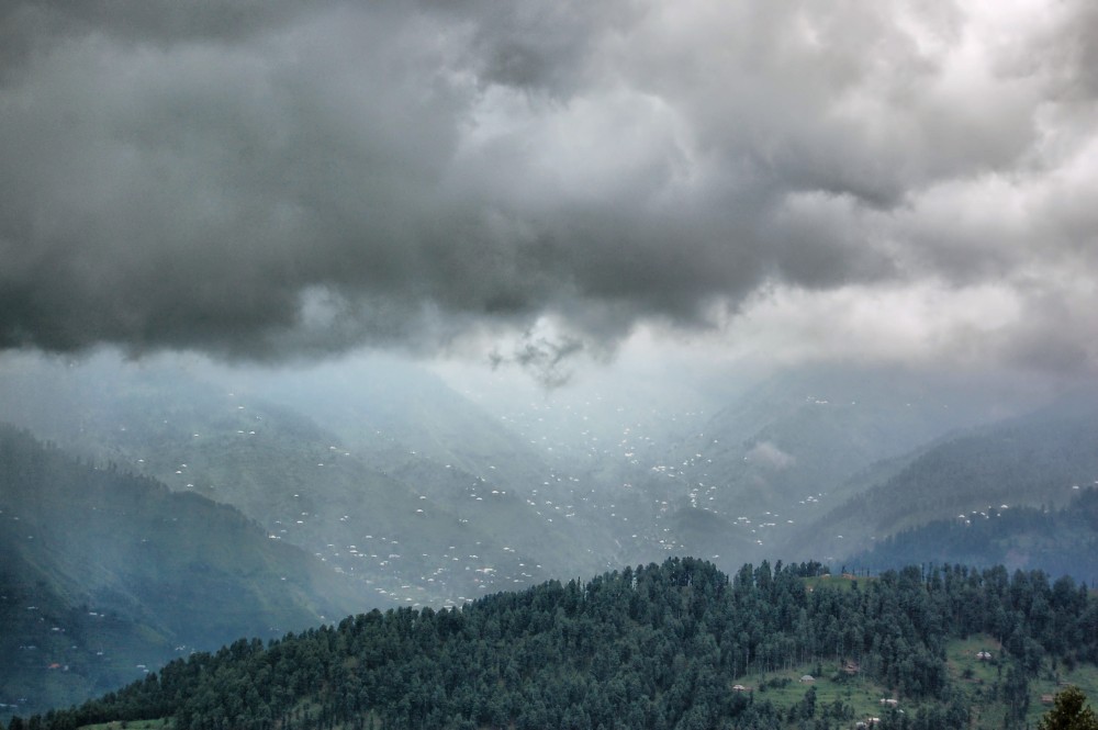 beauty of kashmir: ABOUT TOli peer and BANJOSA