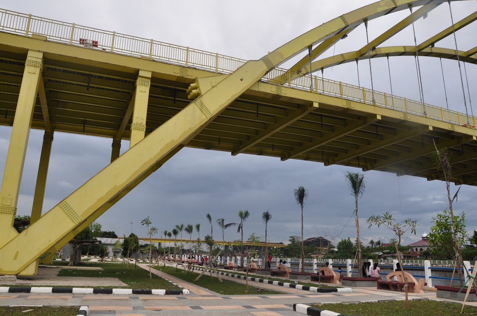 RAMZI'S PHOTOGRAPHY: Siak 3 bridge : a beautiful place to saw a siak river