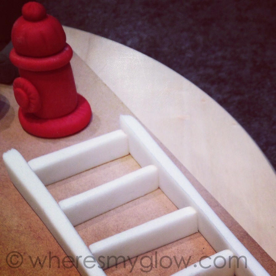 Where's My Glow? : How to make a fire engine birthday cake in 10 easy steps