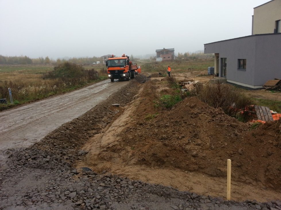 Rolando namas: Kelio įrengimas