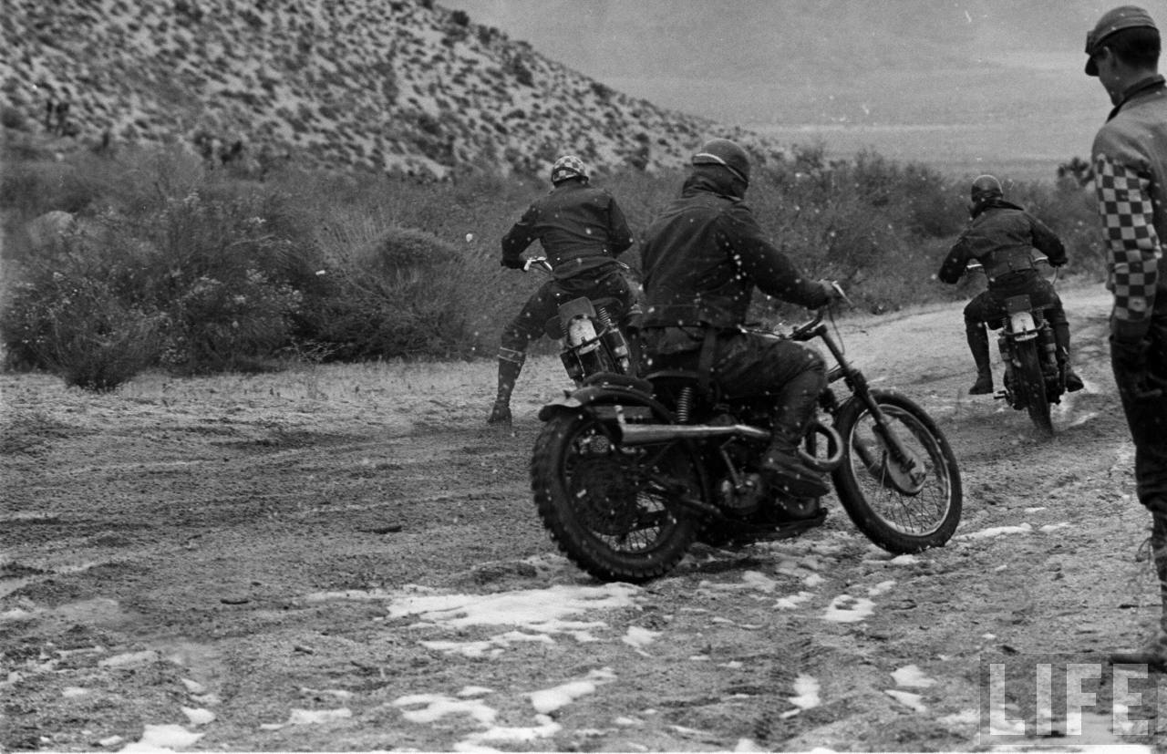 Her Majesty’s Thunder: Vintage Photos of Motorcycle Racing