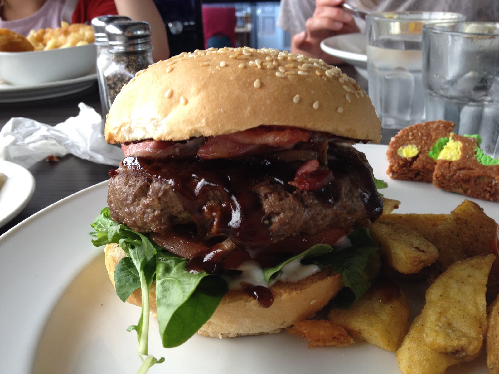 Parade Cafe, Wellington - Beef Burger with Bacon, Egg and Onions - 3/10