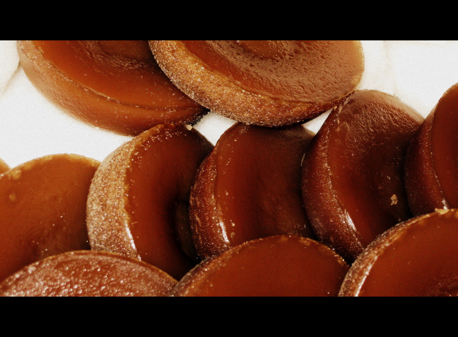 Qsinera: Kutsinta and Putong Calasiao (Putong Puti or Rice Muffin)