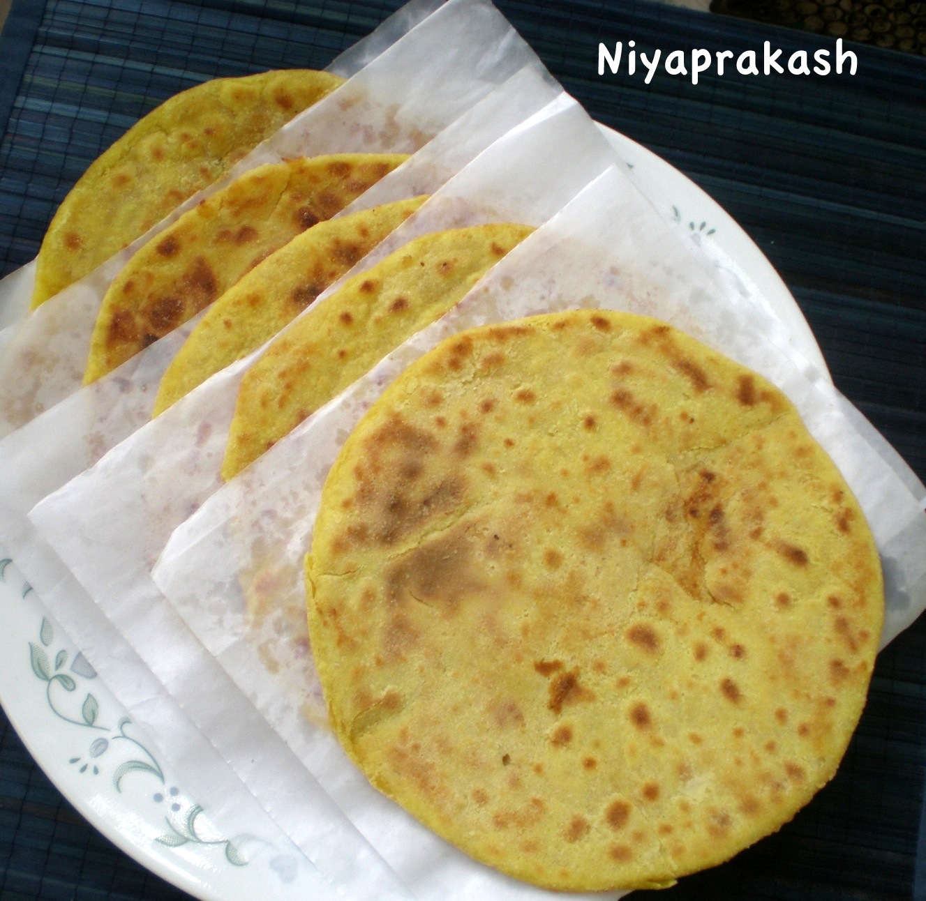 Niya's World: Pooran Poli / Puran Poli / Holige