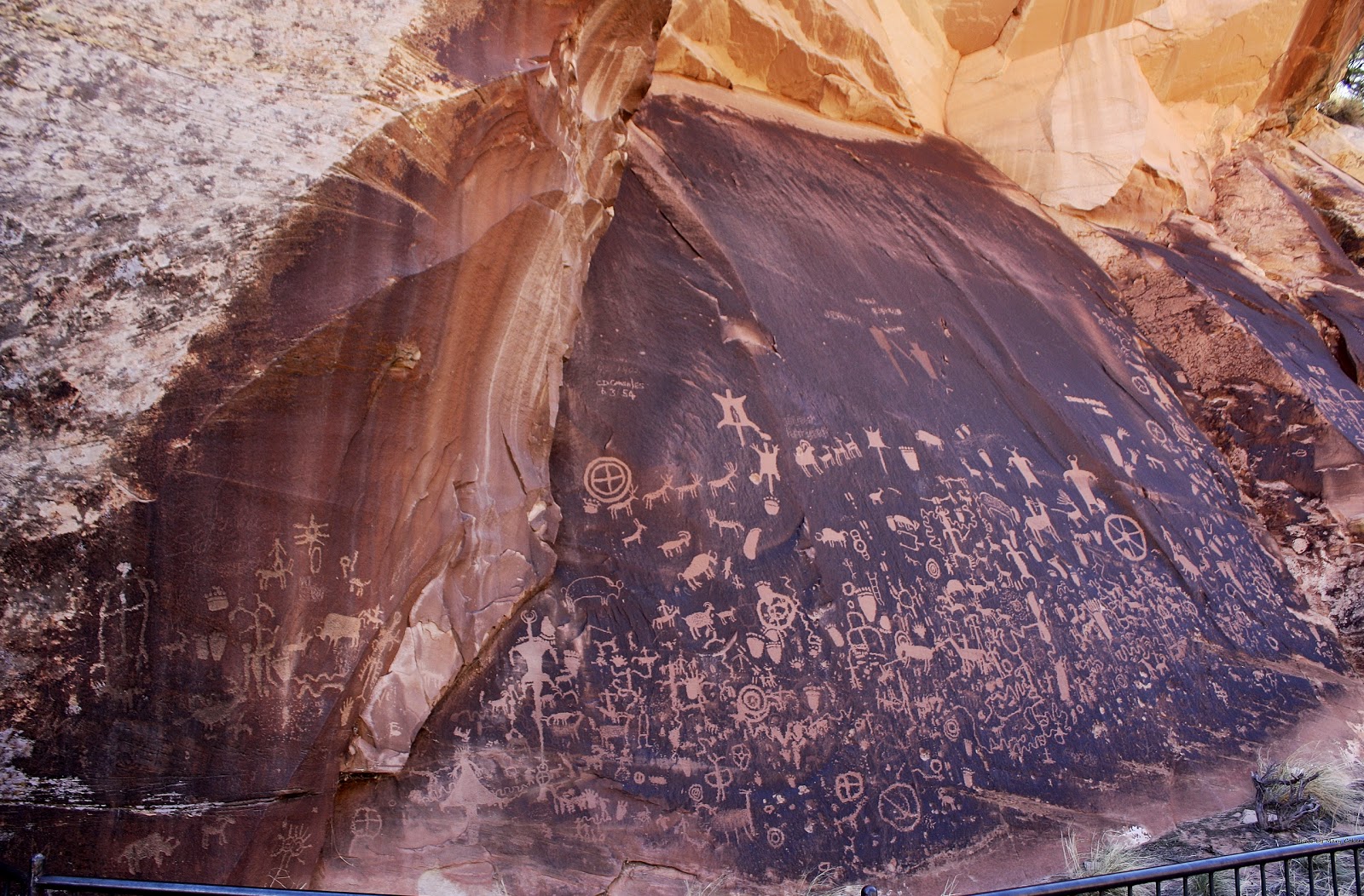 The Southwest Through Wide Brown Eyes: Newspaper Rock and a Surprise ...