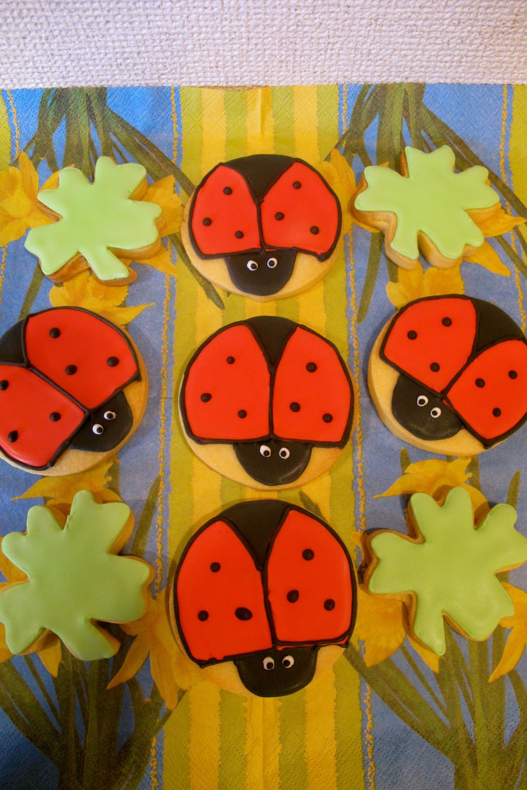 Tortelicious: Lady Bug Cookies & Cake of the Week: Carrot Cake