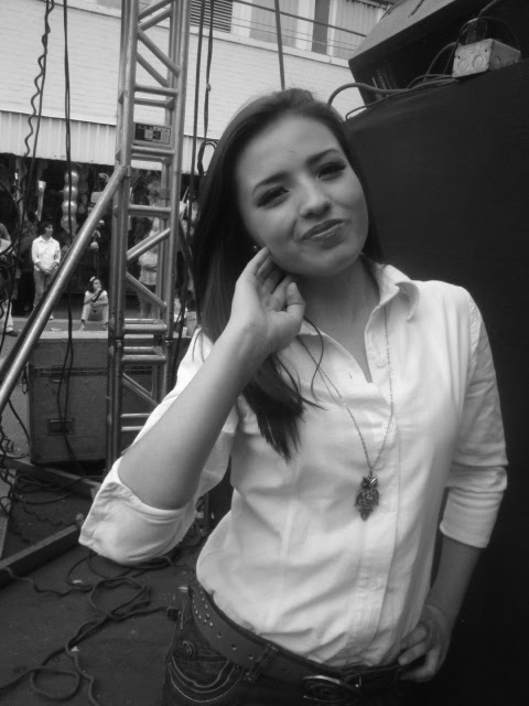 ESPECTACULARIO: MARLENE MORALES CORTES SE PRESENTO CANTANDO EN VIVO