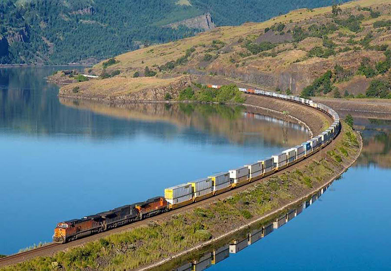 Pix Grove: Most Amazing Train Routes Around The World