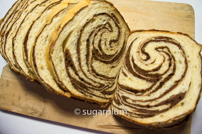 Sugar & Spice & everything nice: Chocolate layered bread - mad about layers