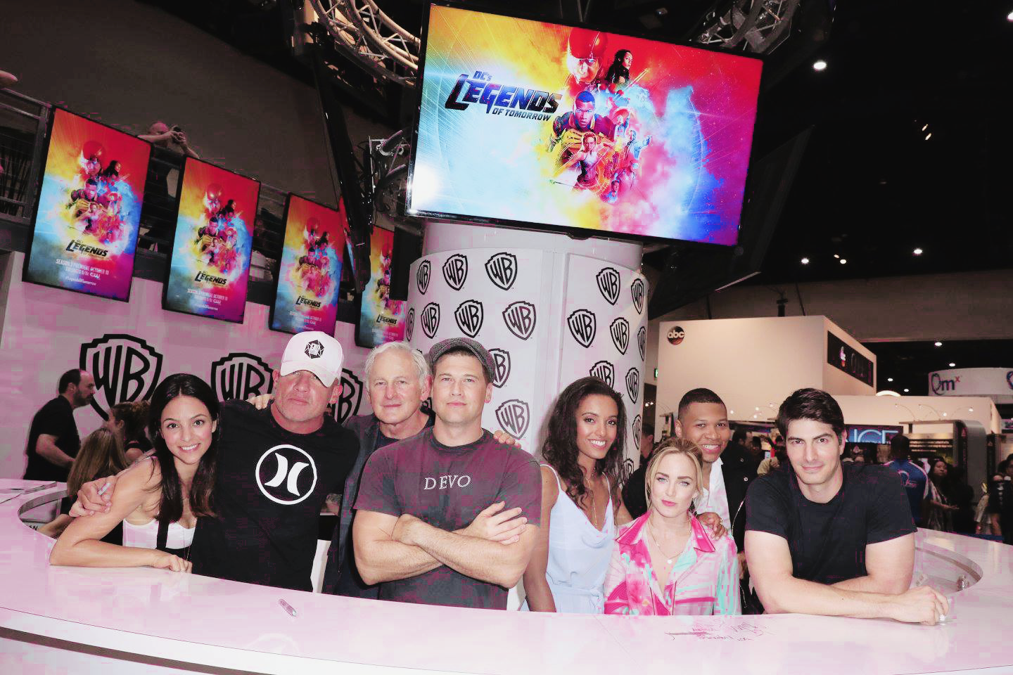 The Cast of Legends of Tomorrow|| San Diego Comic Con Signing Booth ...