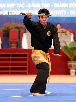 18 Jenis Senjata Pencak Silat Ampuh & Sakti di Indonesia