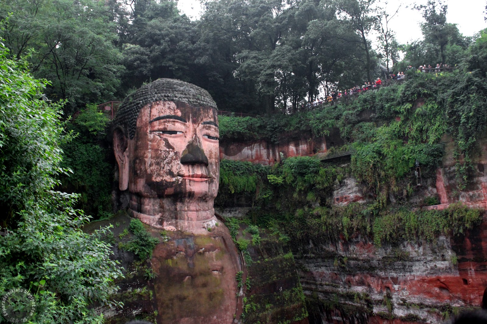 En paradero lejano: EL GRAN BUDA DE LESHAN