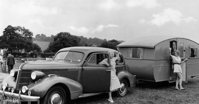 20 Vintage Photos That Show the Golden Age of Travel Trailers During ...