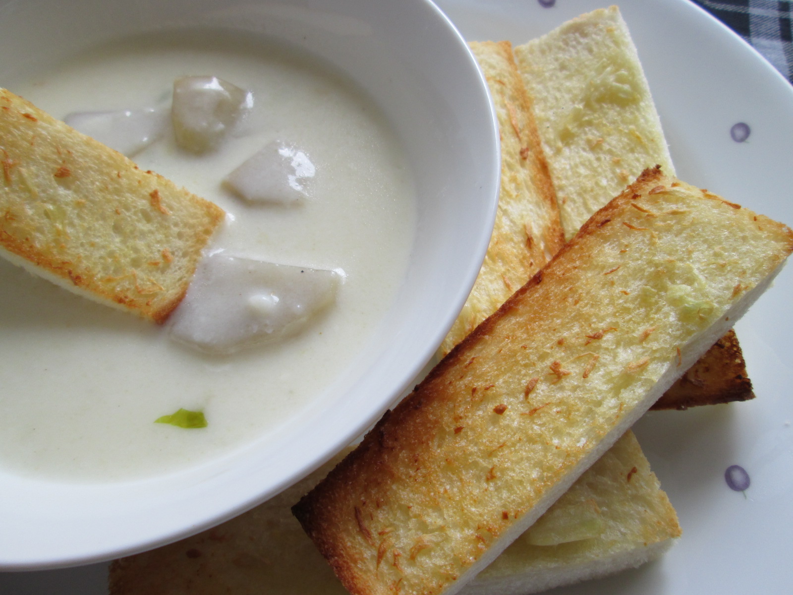 Travelog Bumi Jepun: Resepi sup ayam berkrim dan roti bawang putih