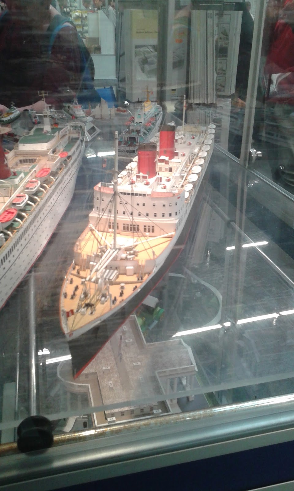 HMV HAMBURGER MODELBAUBOGEN VERLAG