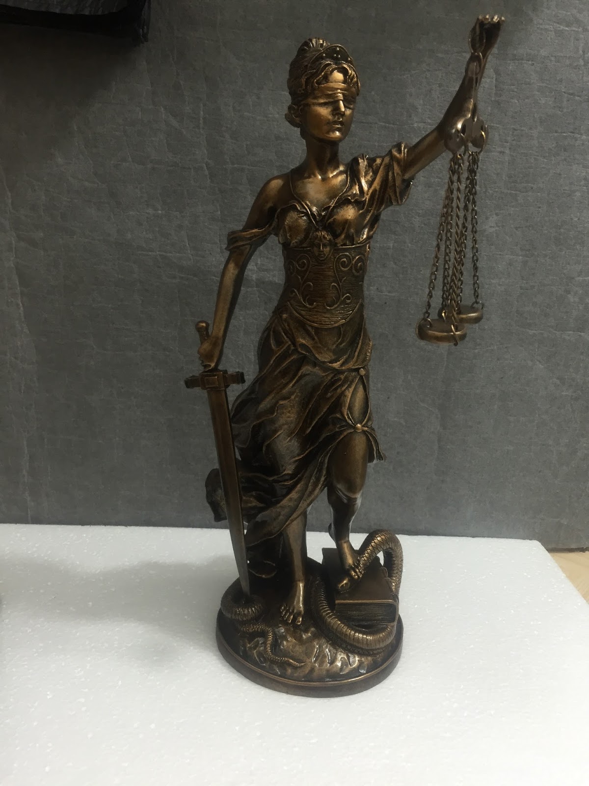 FIGURESINA - Arte en Resina 3012537303 : dama de la justicia en Resina ...