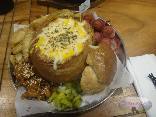 The Station, Maginhawa: Cheese-o-holic - celebraTINg exisTENce