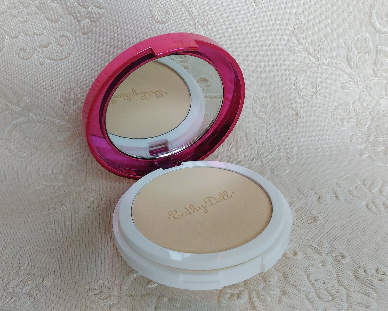 Lucky Citrine: Cathy Doll Speed White CC Powder Pact