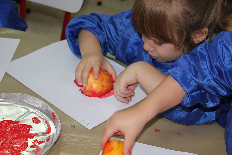 Ms Rachel's Classroom: Fruit Printing