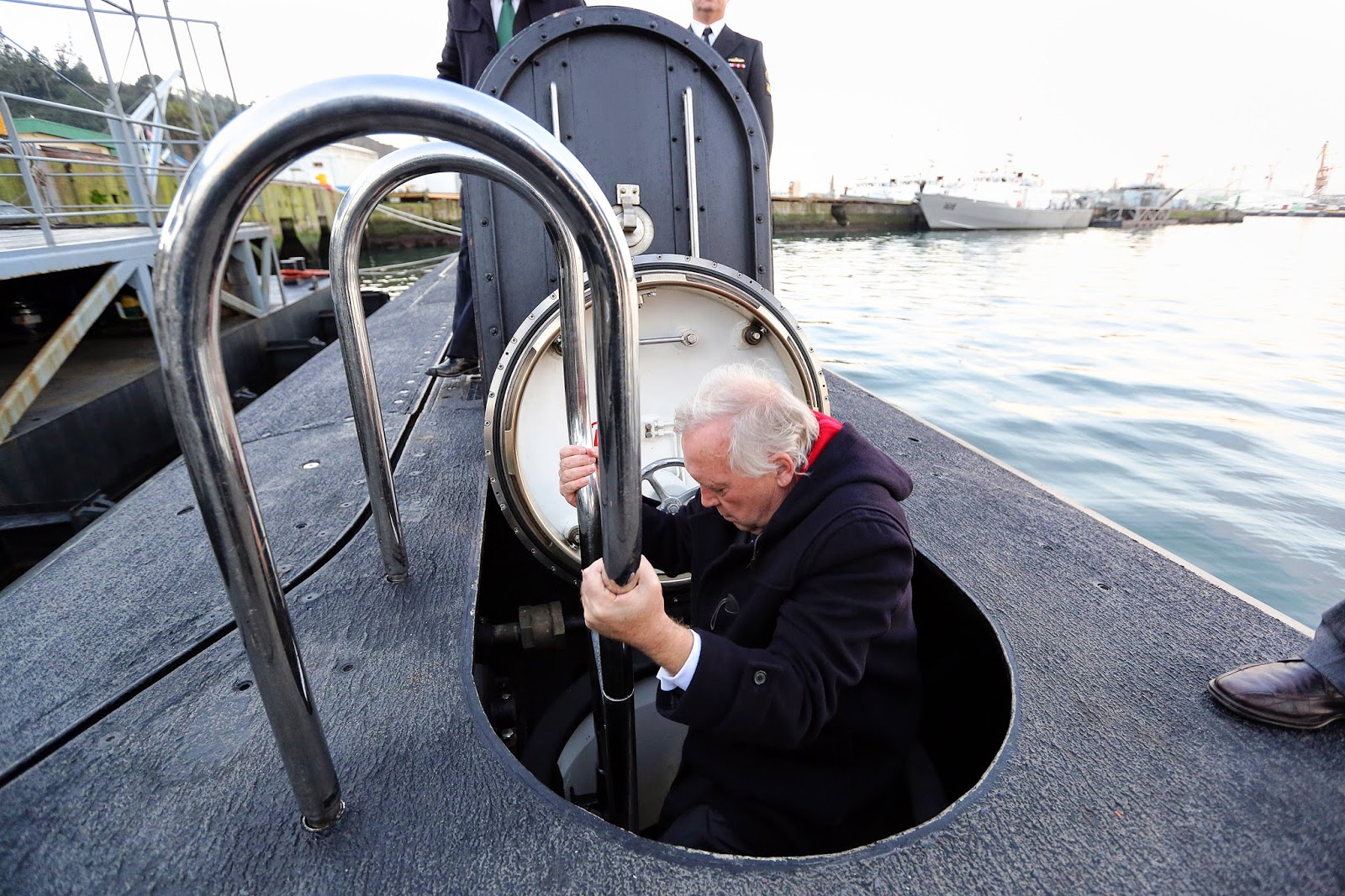 NOTICIAS FFAA CHILE: MINDEF Visita Base Naval Talcahuano