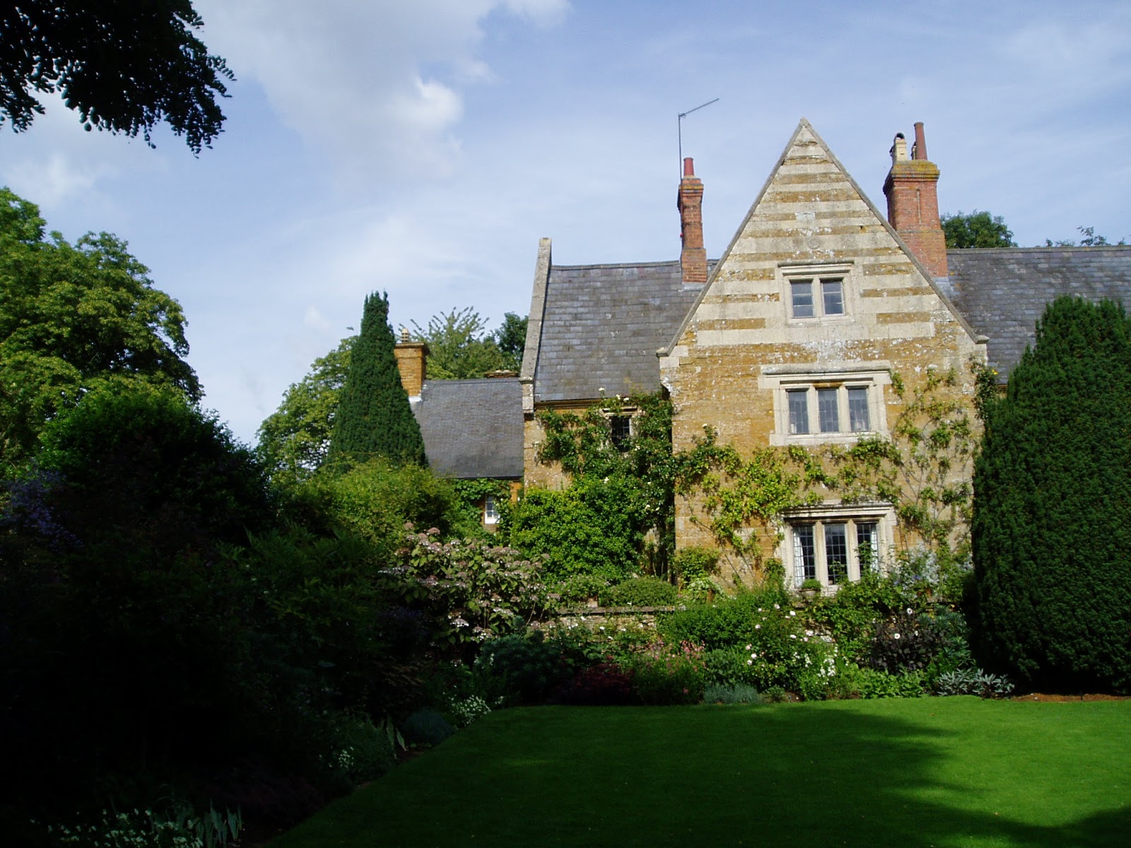 Susie Vereker - writer: Althorp Lit Fest and Coton Manor Gardens