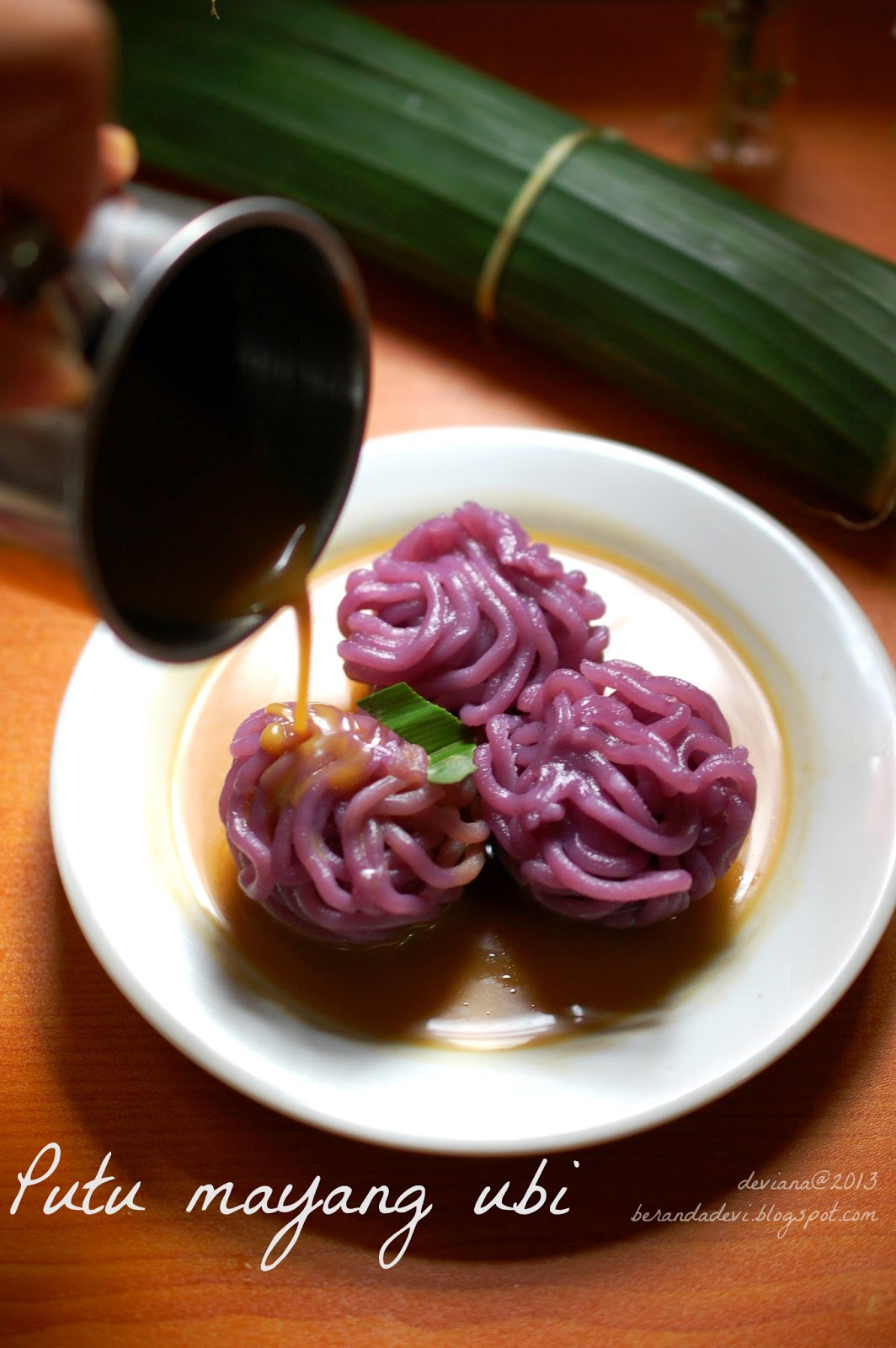 Beranda Devi: Putu mayang ubi ungu