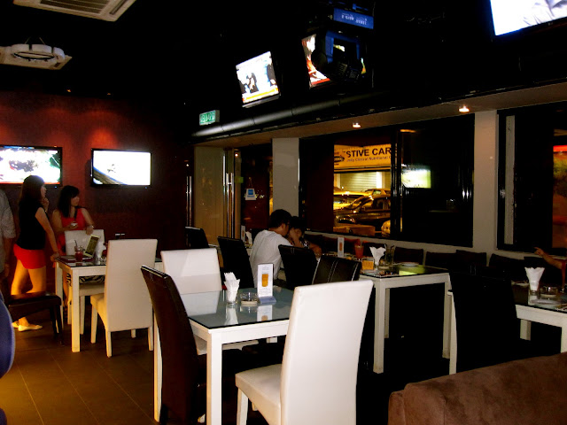 it's a journey: Gridiron Sports Cafe & Lounge, Bangsar