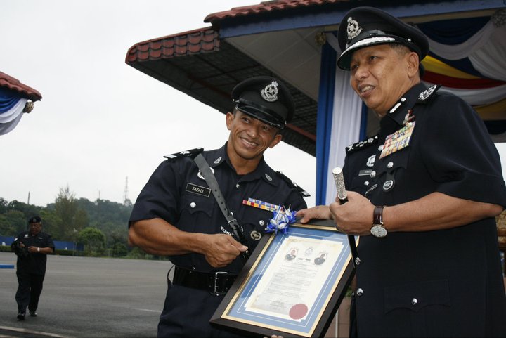 Malaysian Support The Troops: Promotion: Sub Inspektor Sazali Samad