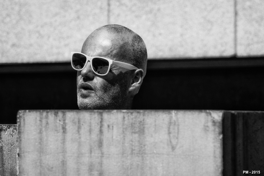 "Head on the block" nghĩa là gì?