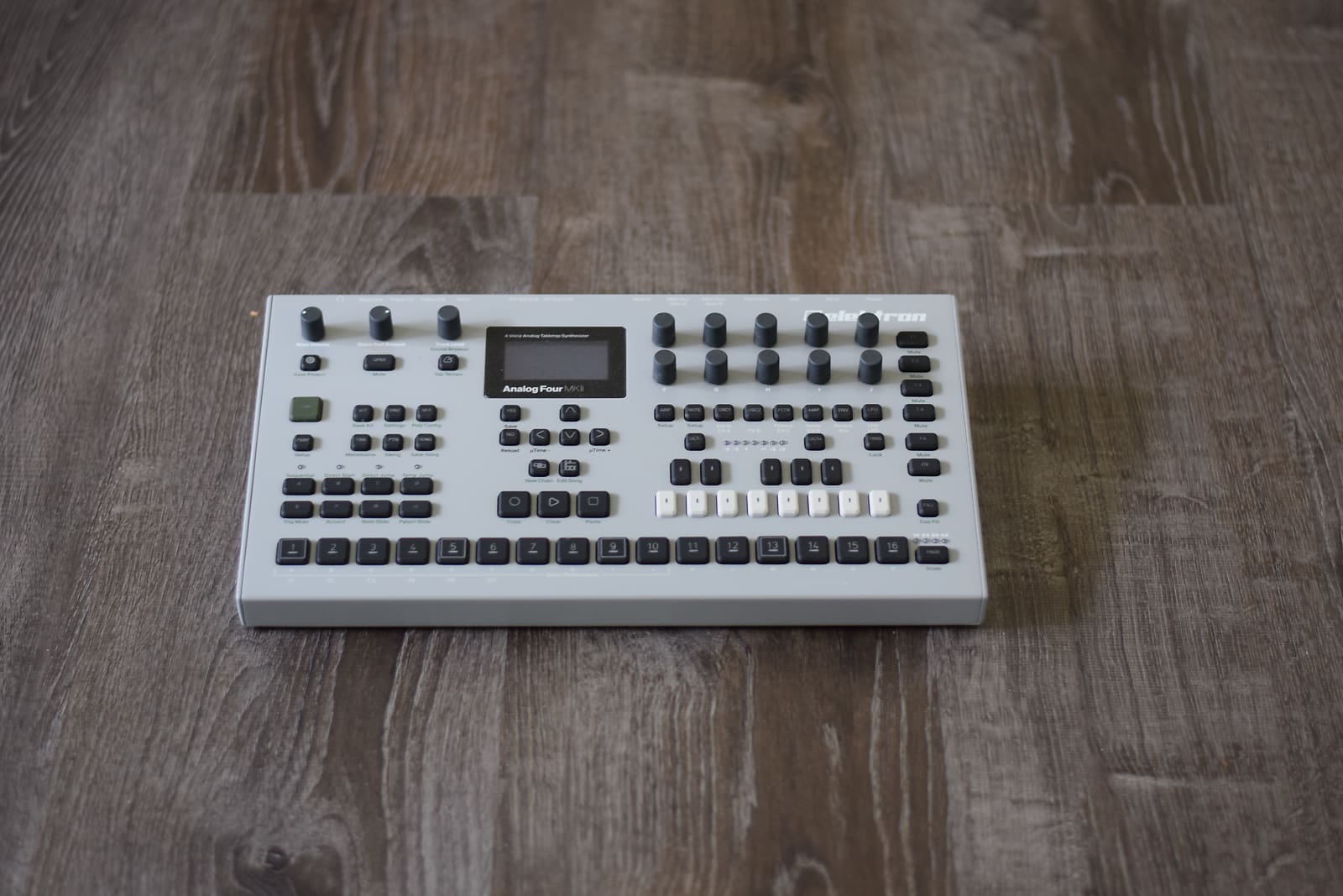 MATRIXSYNTH: Elektron Analog Four MKII 4-Voice Tabletop Analog Synthesizer