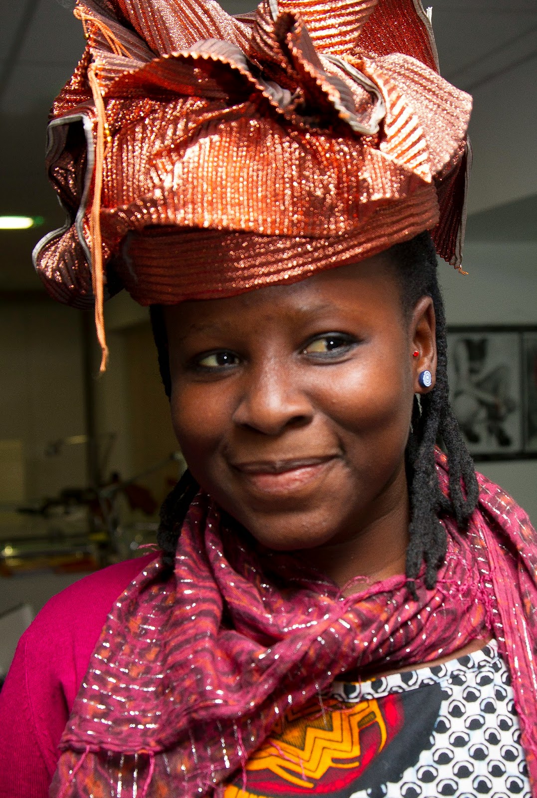 Colores del Mundo: TALLER DE TOCADOS AFRICANOS. FUNDACION MUJERES POR ...