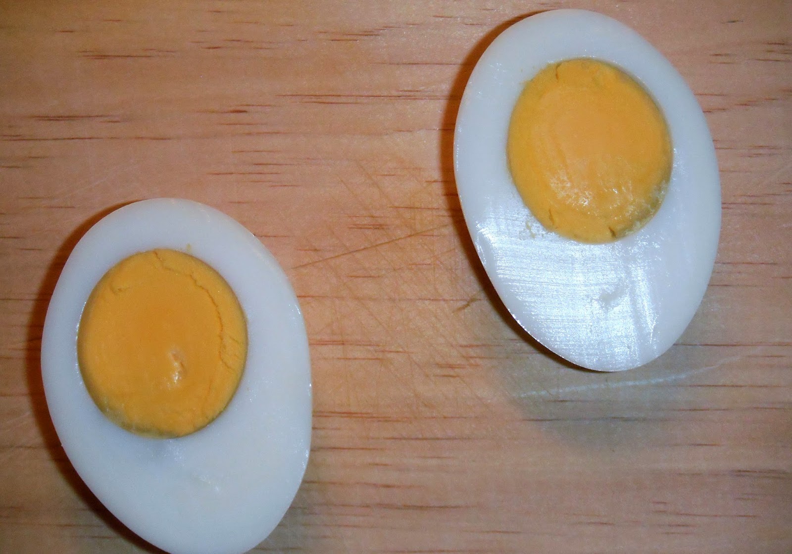 La familia en la cocina: Los huevos rellenos de la Señora Victoria